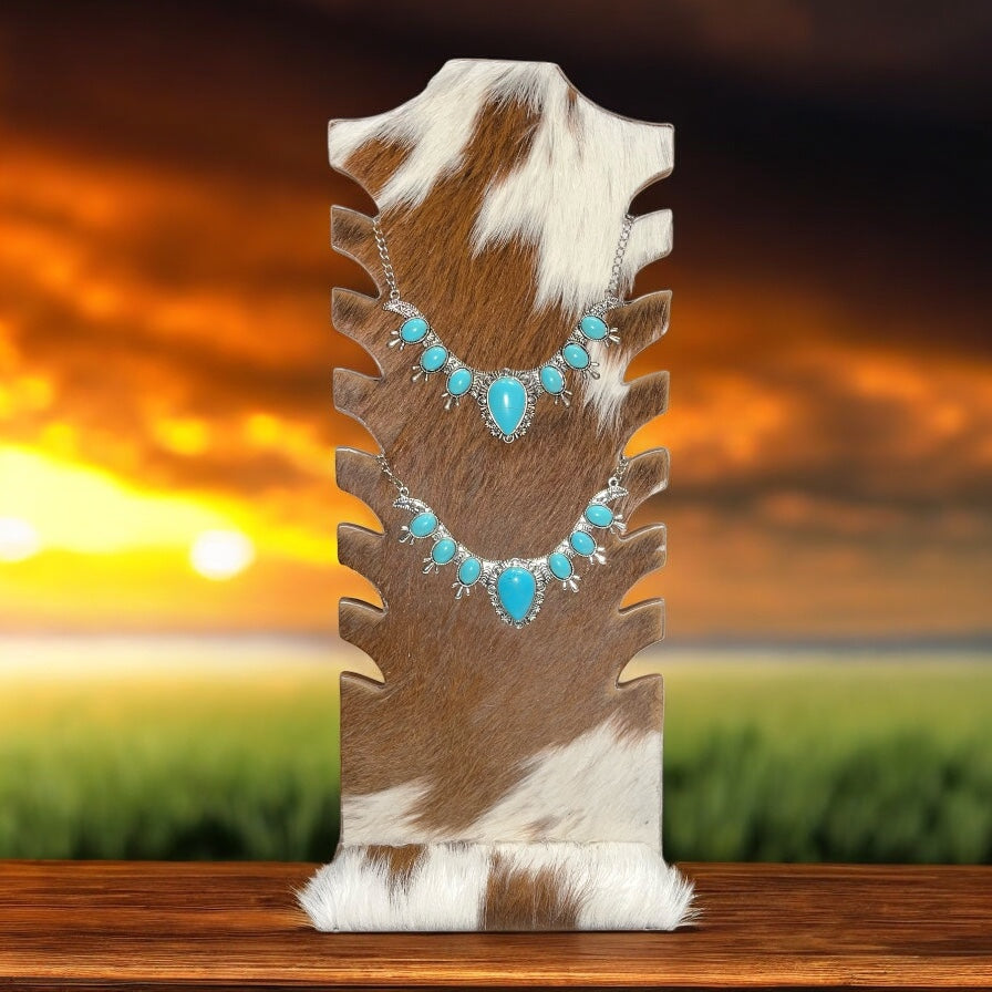 Deluxe tan Cowhide necklace display – Western Linens