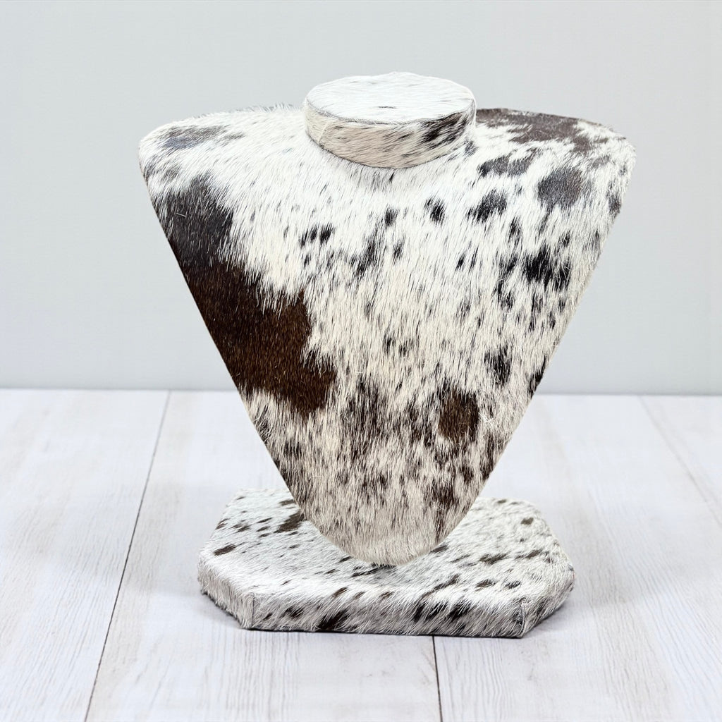 Deluxe cowhide necklace display (F7) – Western Linens
